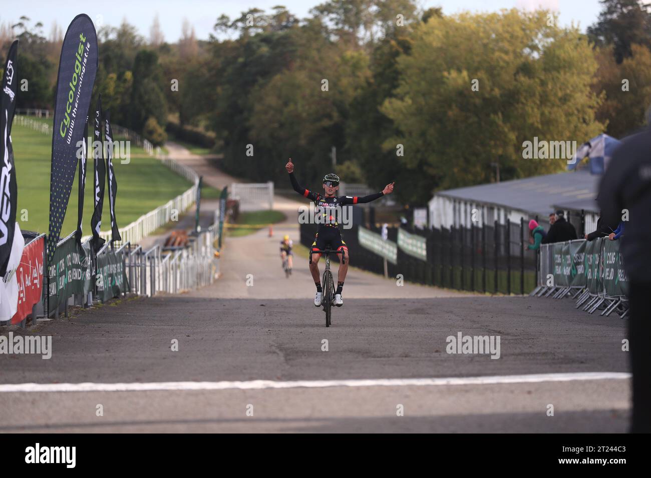 Mens junior race hi-res stock photography and images - Alamy