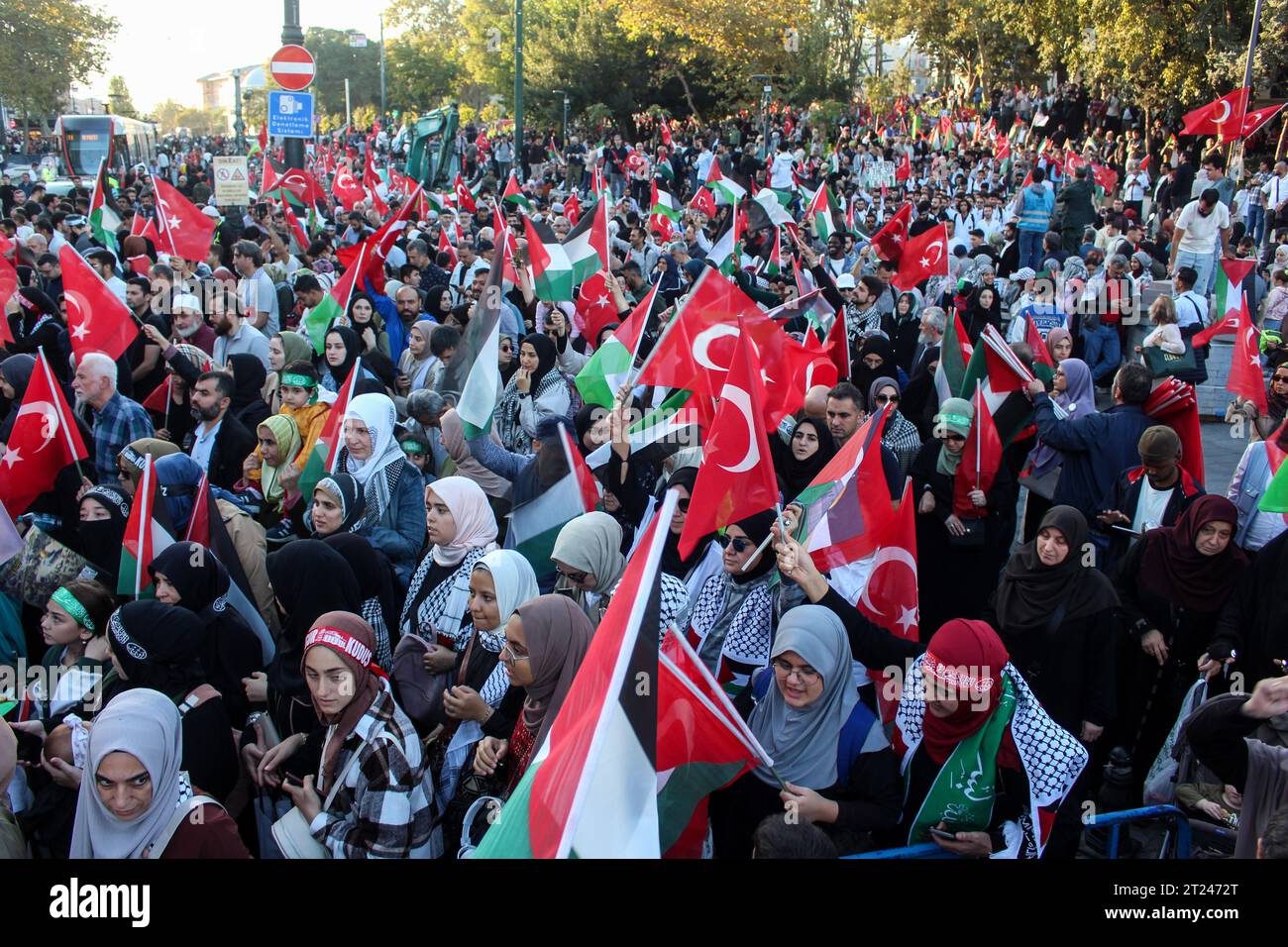October 14, 2023, istanbul, Turkey: Protesters march with Palestinian ...