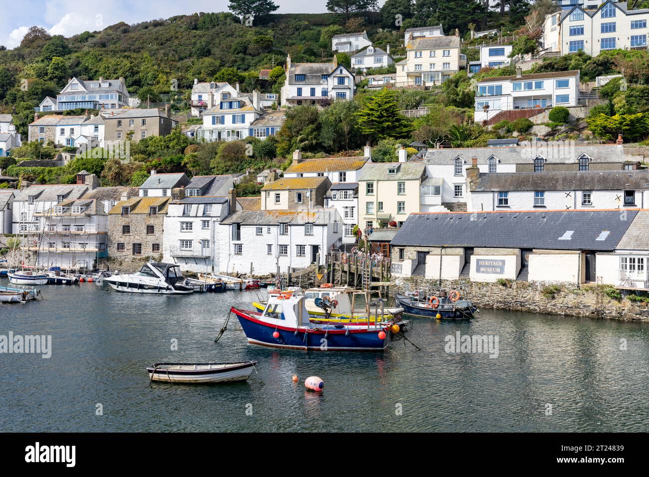 Polperro village Cornwall, white washed cottages surround Polperro ...