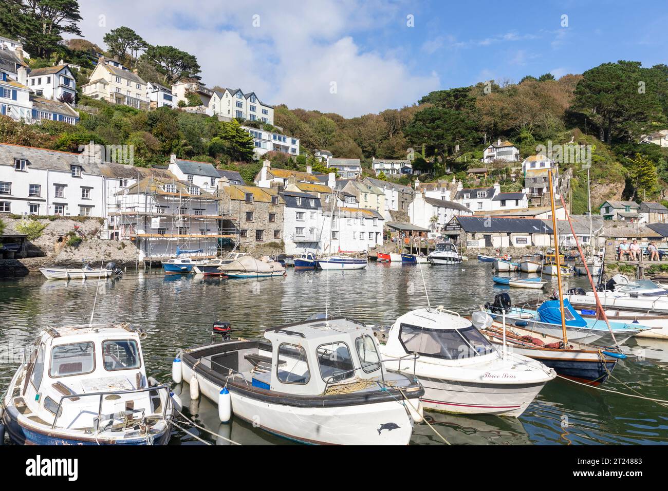 Polperro village Cornwall, white washed cottages surround Polperro ...