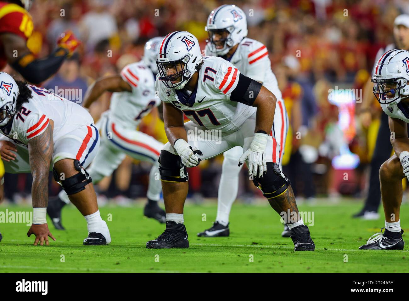 LOS ANGELES, CA - OCTOBER 07: Arizona Wildcats offensive lineman Jordan ...