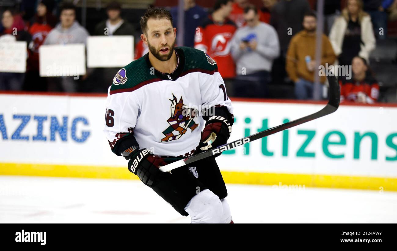 Arizona Coyotes left wing Jason Zucker (16) skates during warm up ...