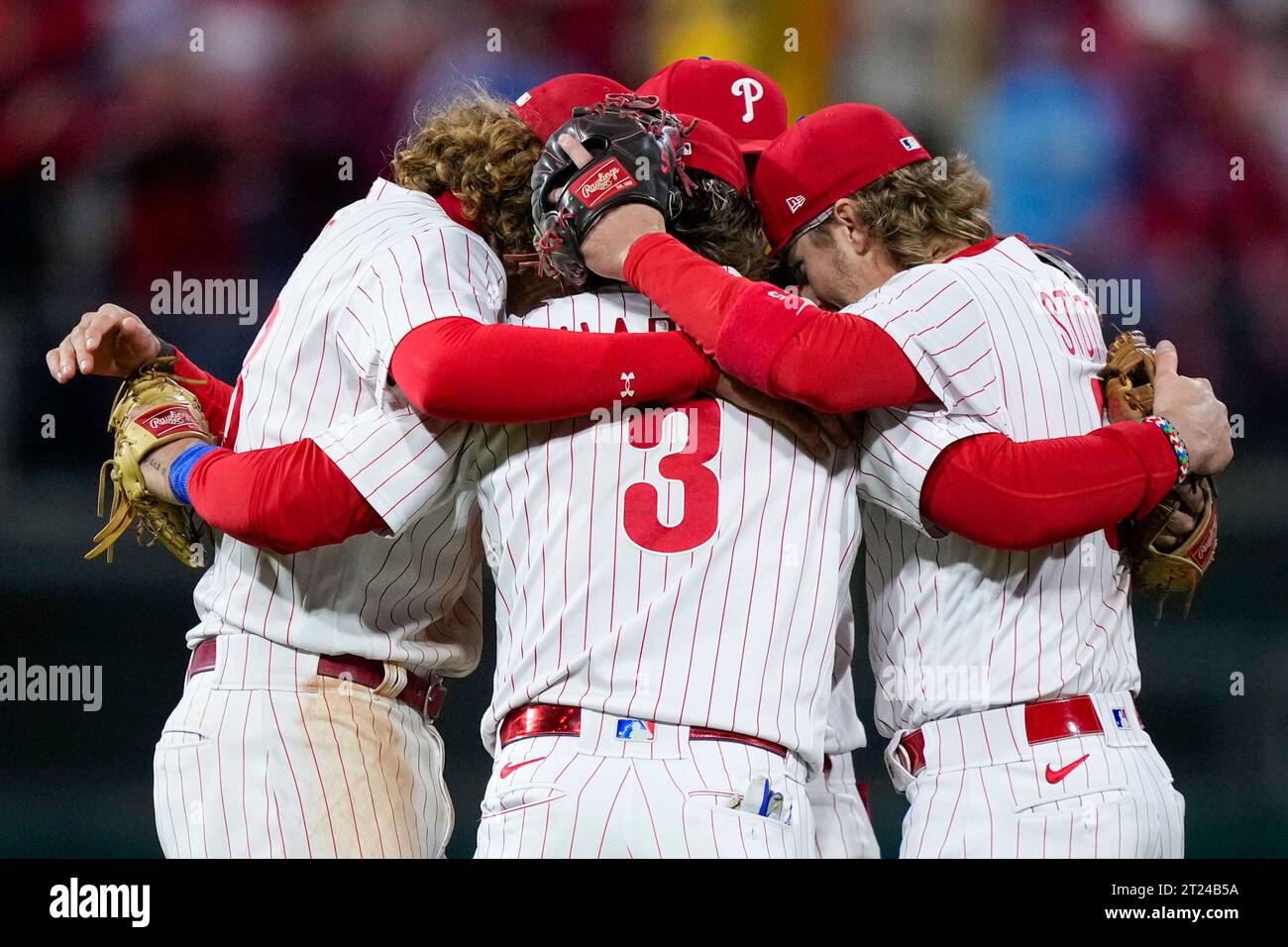 The Philadelphia Phillies celebrate their win against the Arizona ...