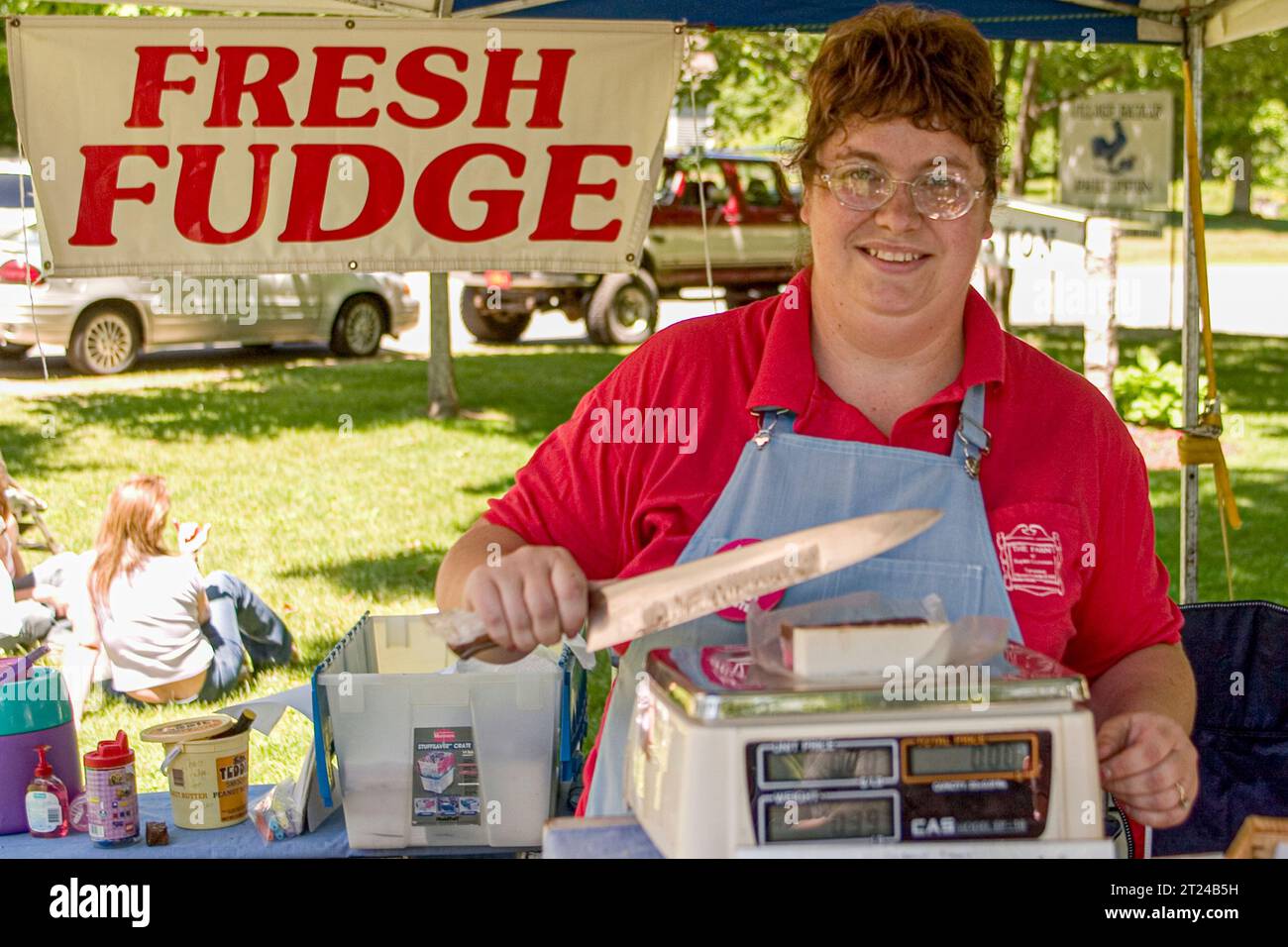Woman slicing fudge at a town fair Stock Photo - Alamy