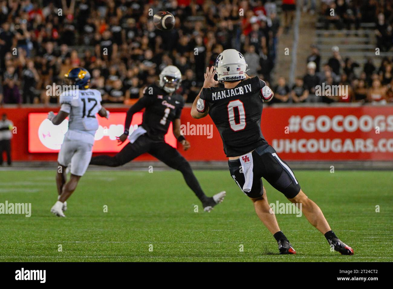 HOUSTON, TX - OCTOBER 12: Houston Cougars wide receiver Joseph Manjack ...