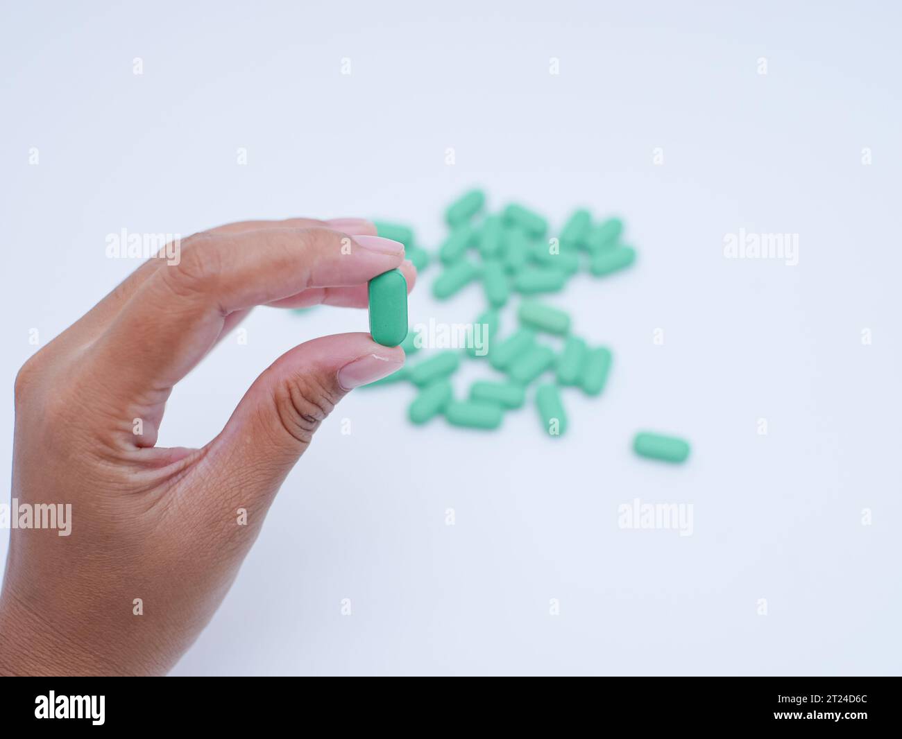 Green hand showing fingers hi-res stock photography and images - Alamy