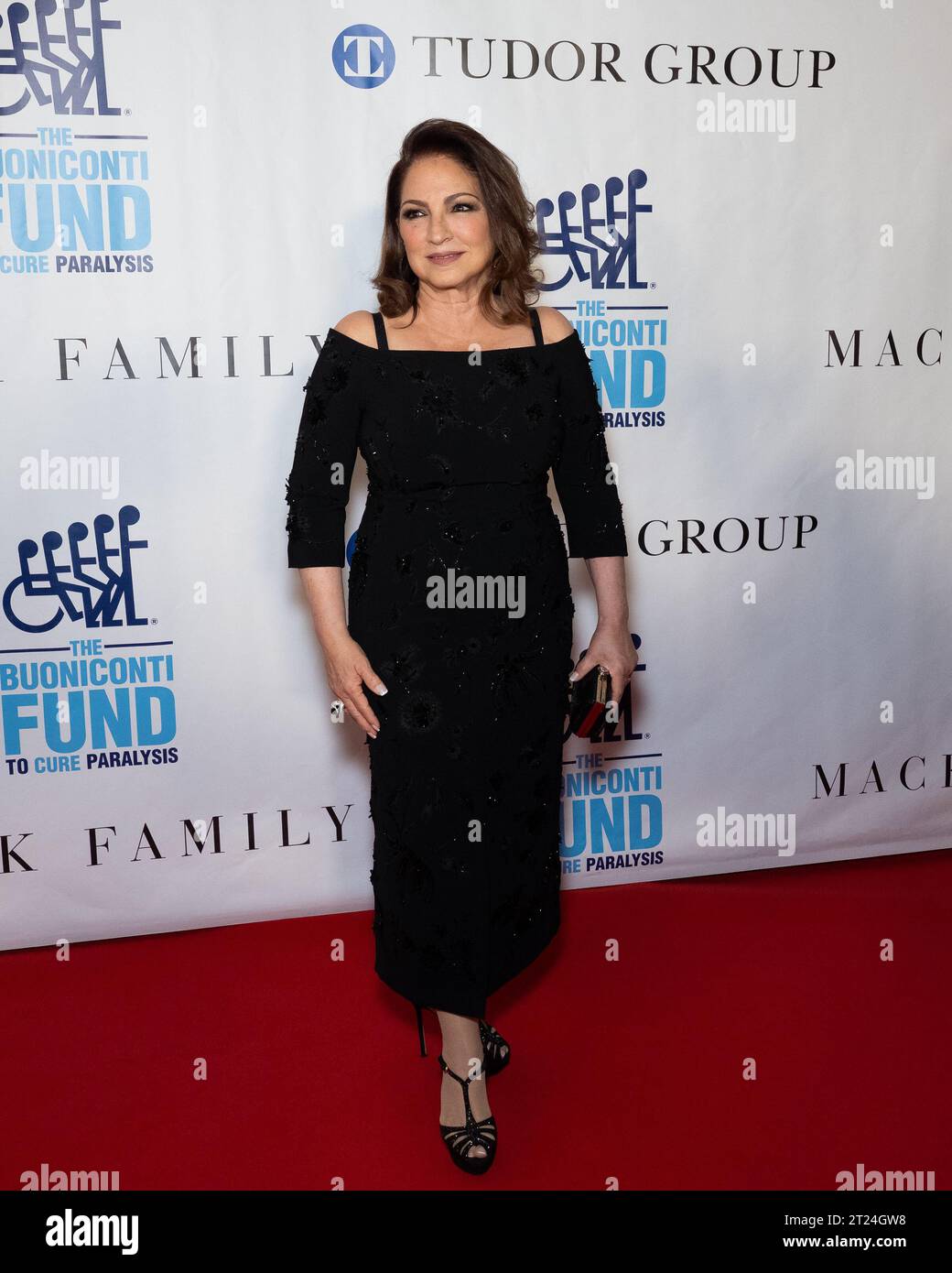 New York, USA. 16th Oct, 2023. Gloria Estefan arrives on the red carpet ...