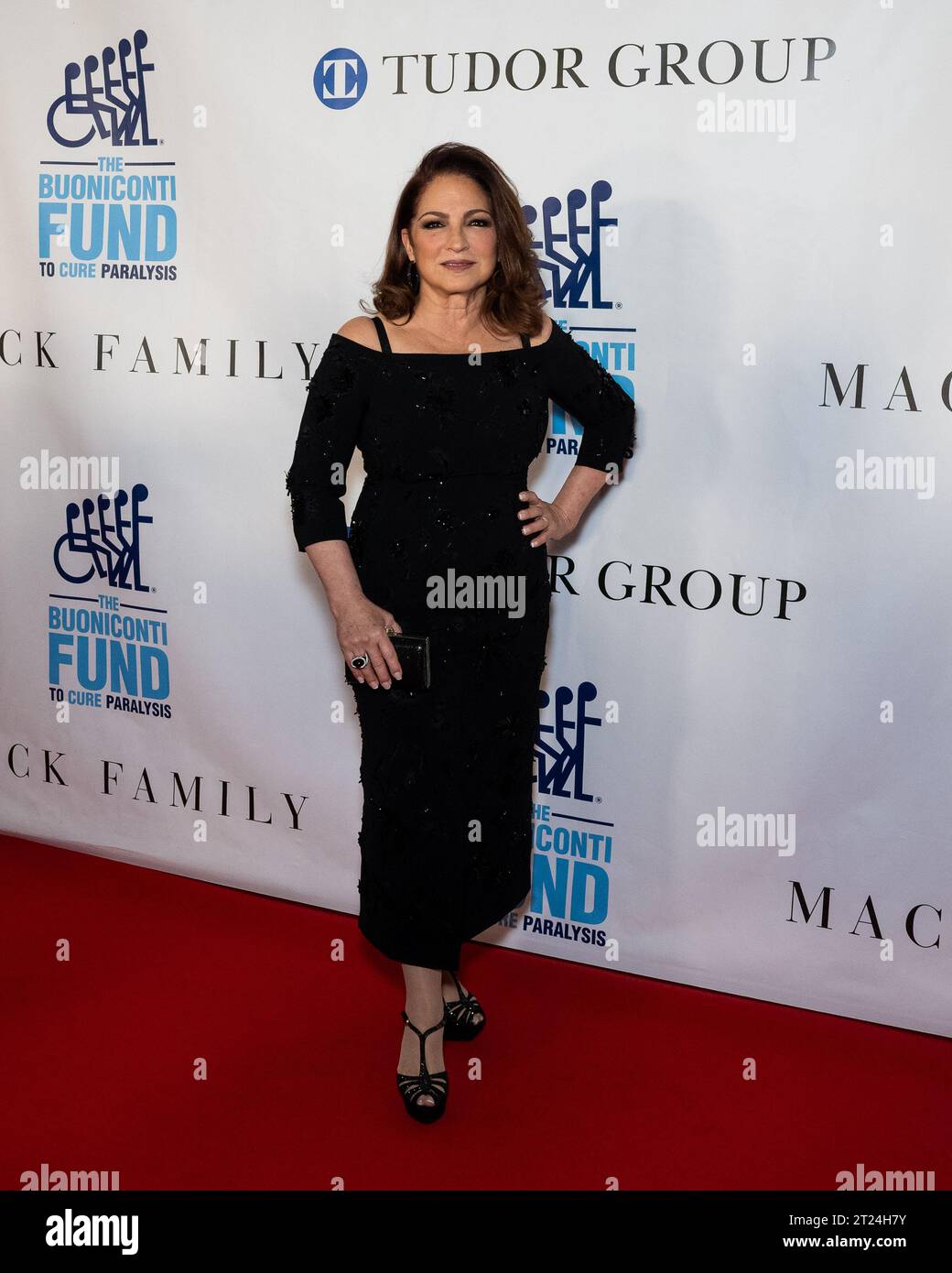 New York, USA. 16th Oct, 2023. Gloria Estefan arrives on the red carpet ...
