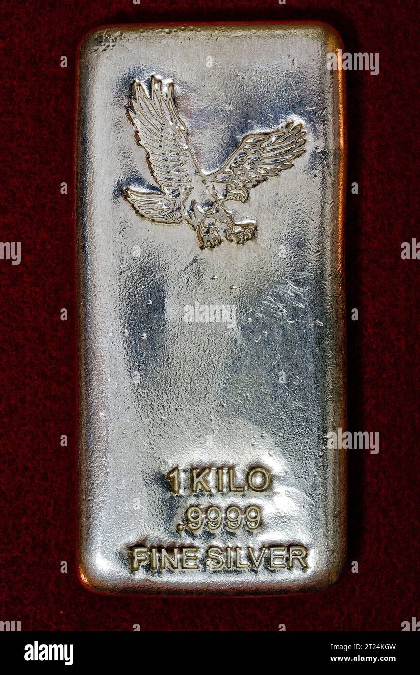 One Kilo Silver Bullion Bar - Eagle stamp Stock Photo - Alamy