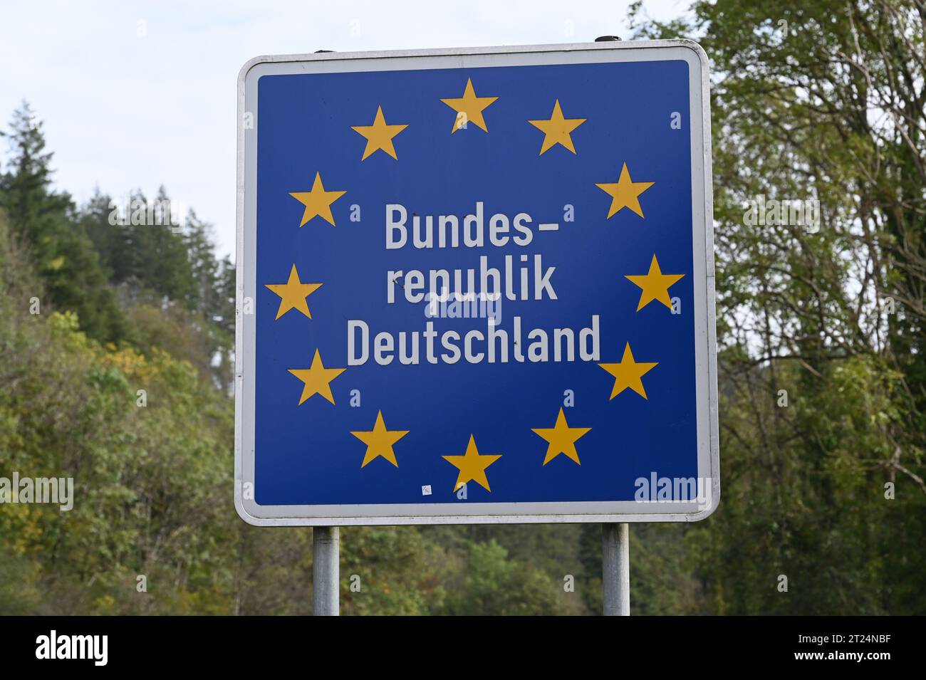 Roth An Der Our, Germany. 13th Oct, 2023. A sign with the inscription ...