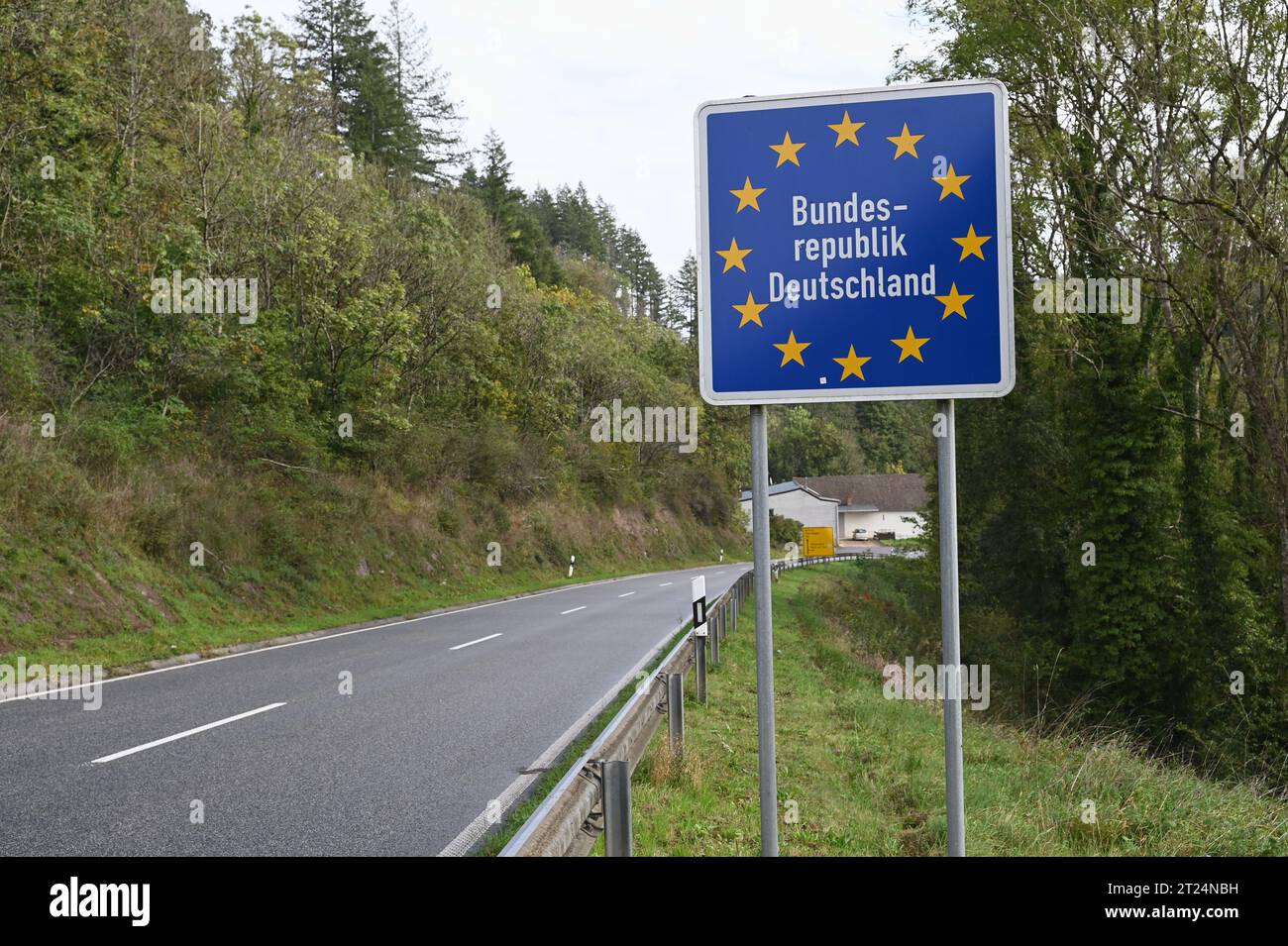 Roth An Der Our, Germany. 13th Oct, 2023. A sign with the inscription ...