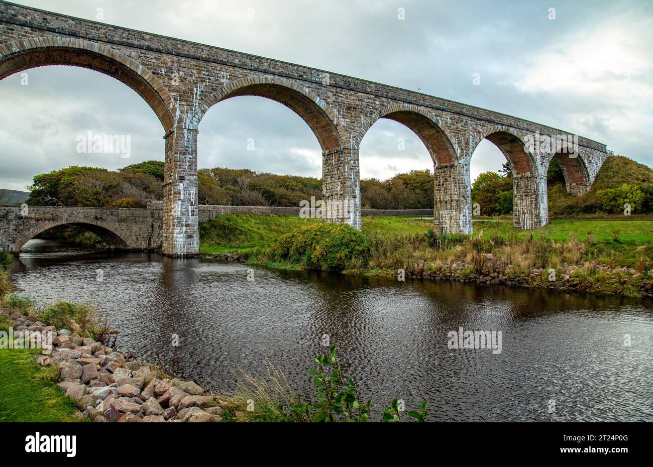 Cullen viaduct with water reflection Stock Photo - Alamy