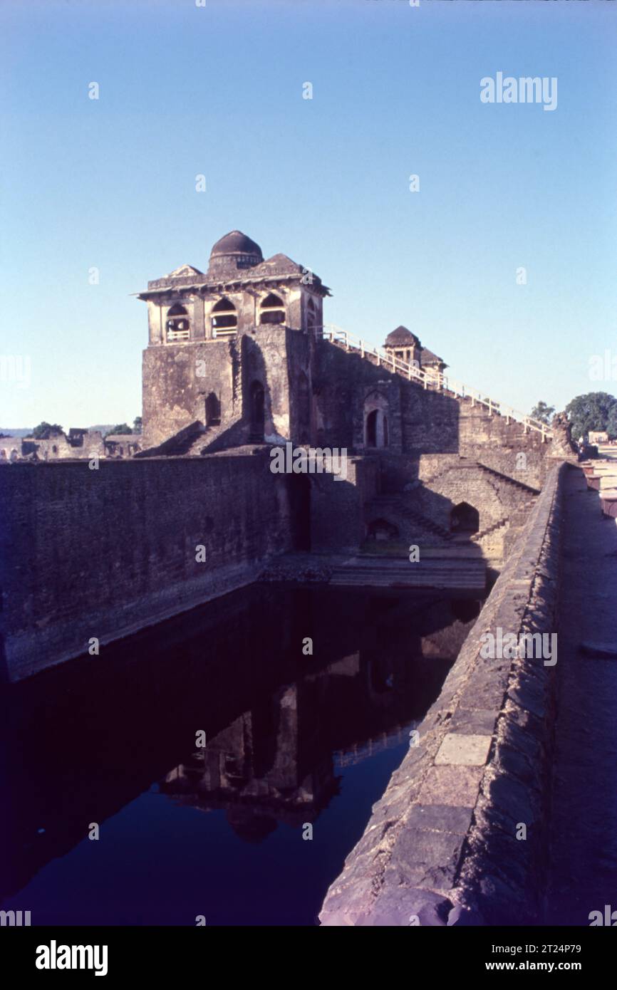Jahaz Mahal (Ship Palace) This palace is believed to have been built ...