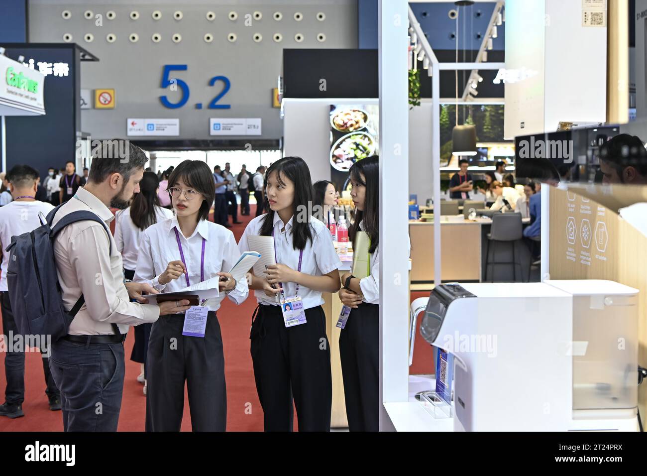 **CHINESE MAINLAND, HONG KONG, MACAU AND TAIWAN OUT** People visit the 134th session of the ...