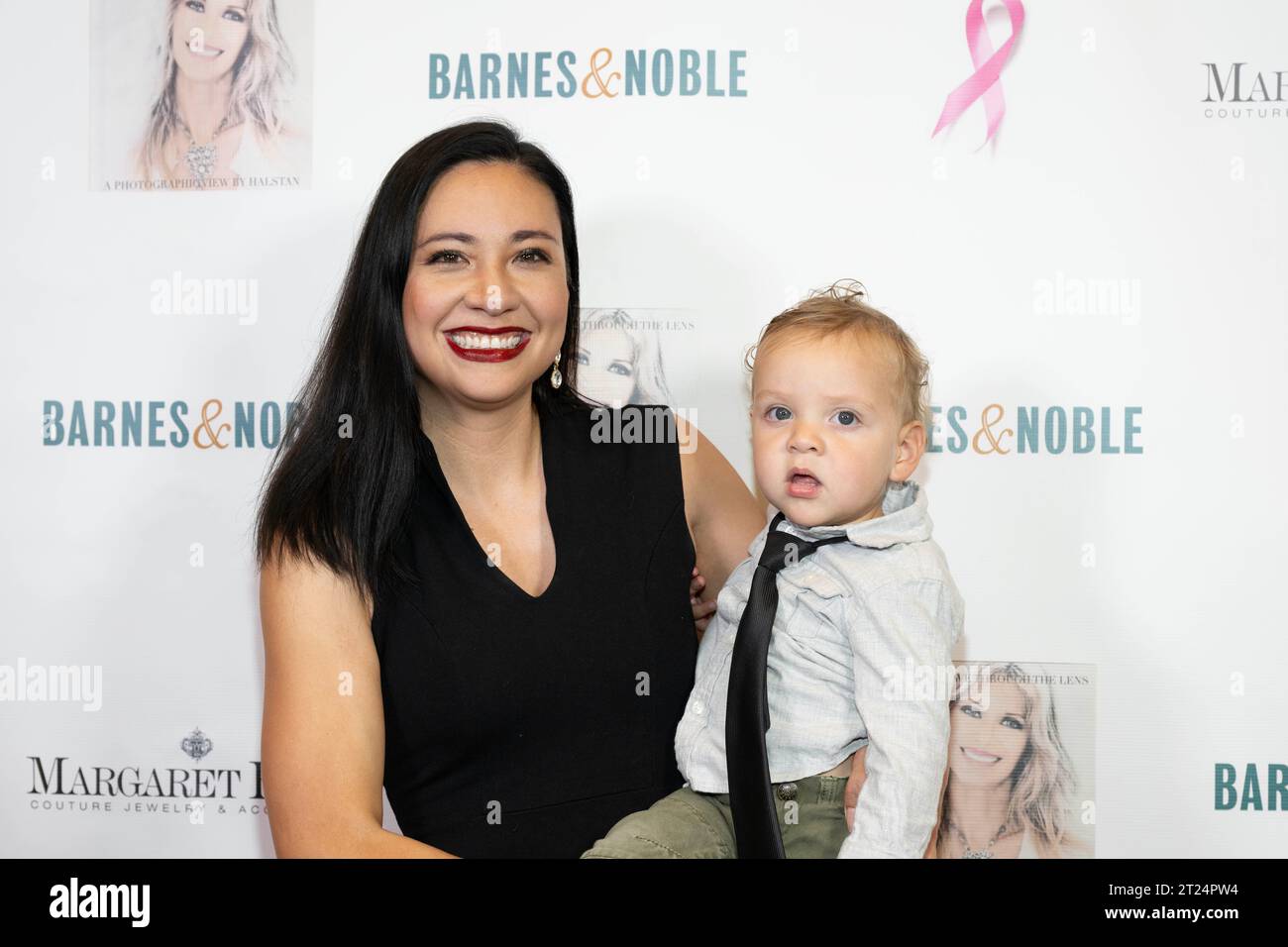 Margaret rowe through the lens book signing hi-res stock photography ...
