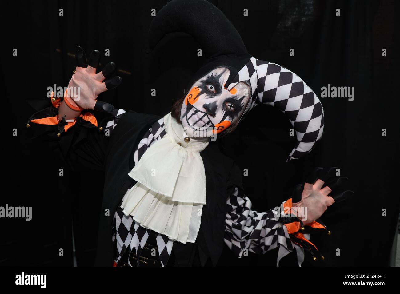 Kira from New Zealand looks really frightening dressed as Monarch for ...