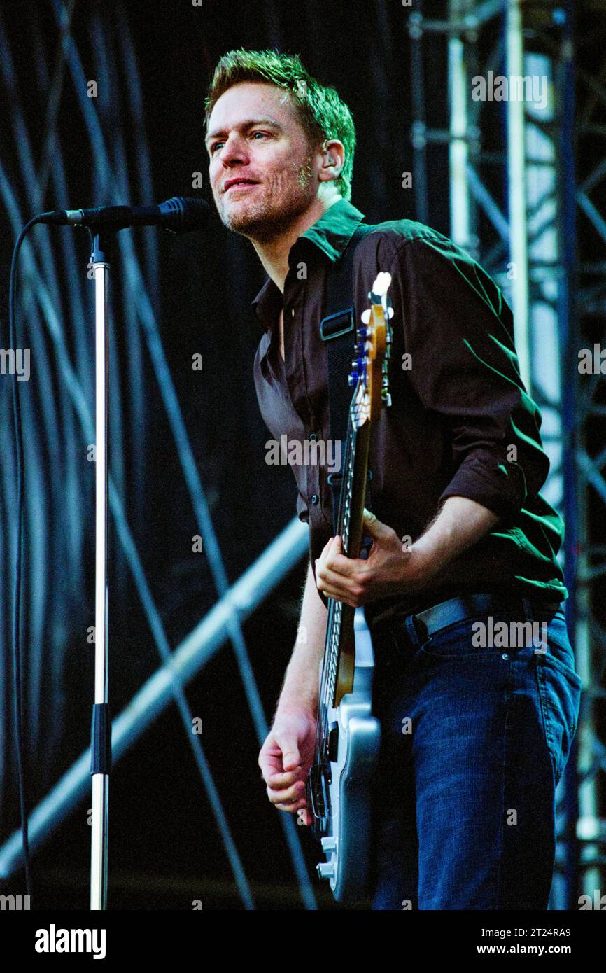 BRYAN ADAMS, CARDIFF, 2002: Bryan Adams playing an open air concert ...