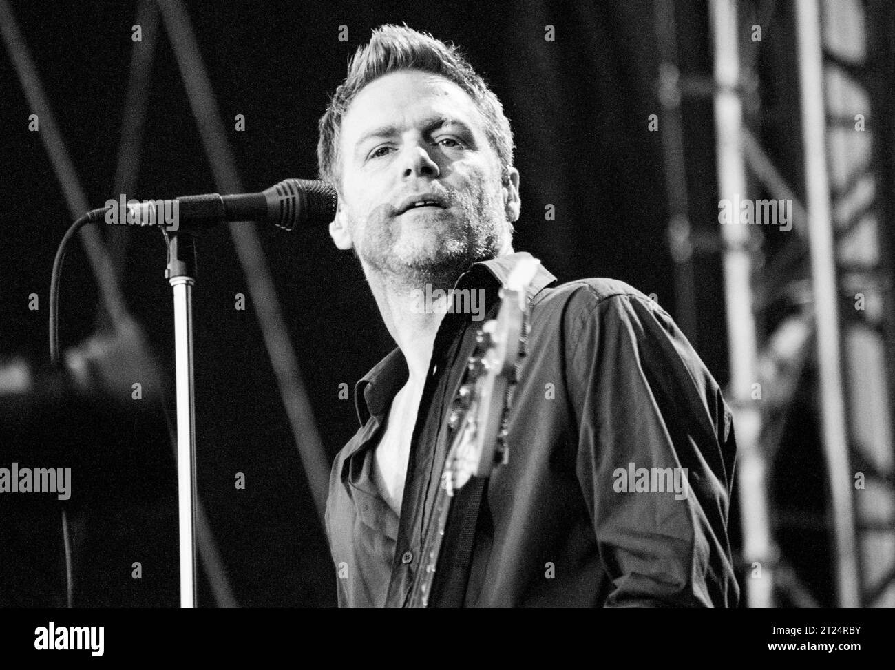 BRYAN ADAMS, CARDIFF, 2002: Bryan Adams playing an open air concert ...
