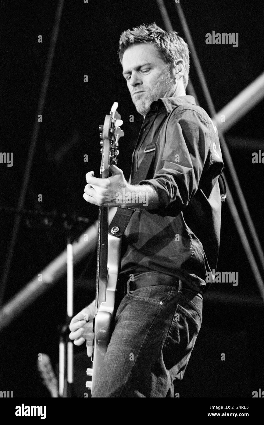 BRYAN ADAMS, CARDIFF, 2002: Bryan Adams playing an open air concert ...
