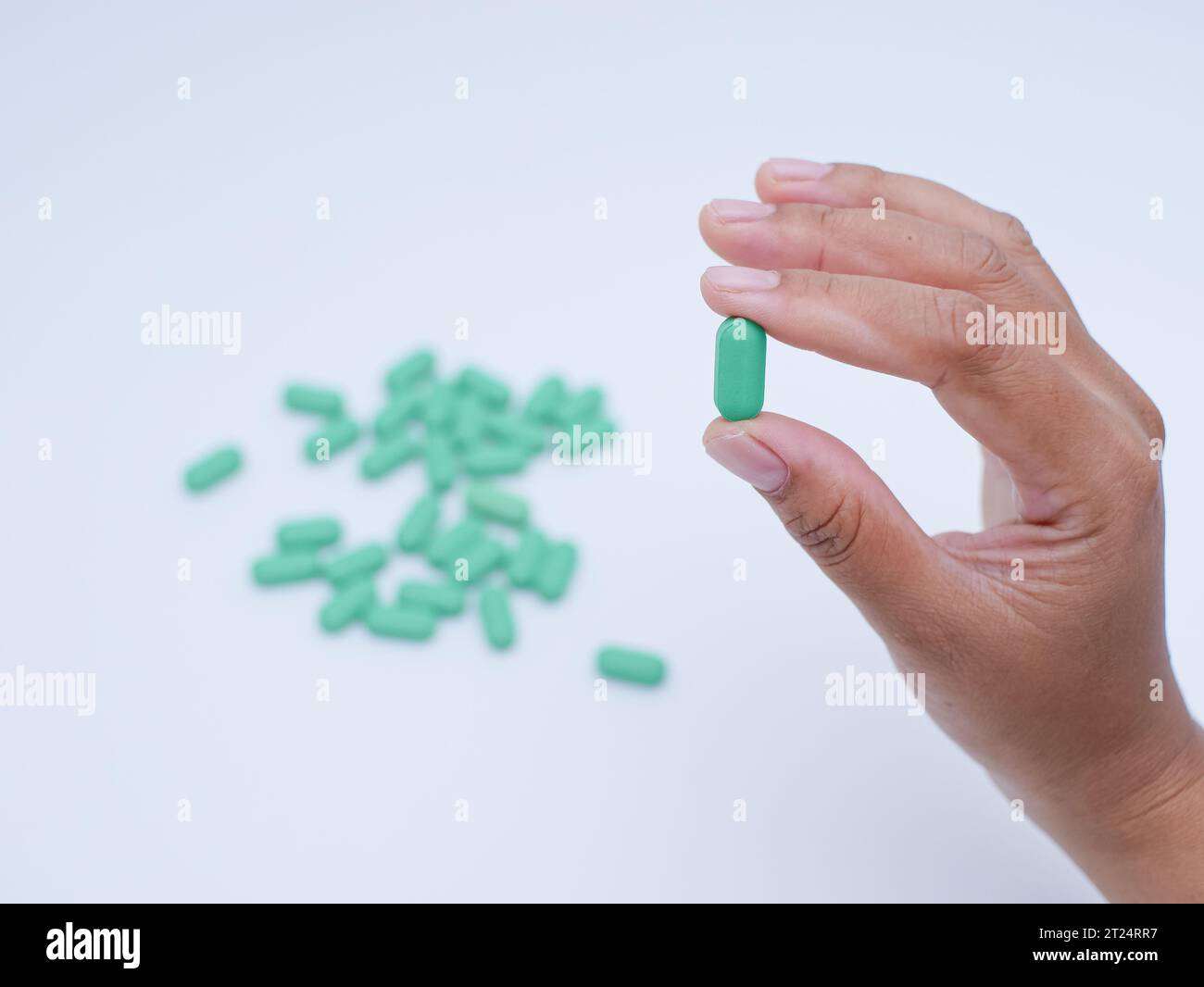 Green hand showing fingers hi-res stock photography and images - Alamy