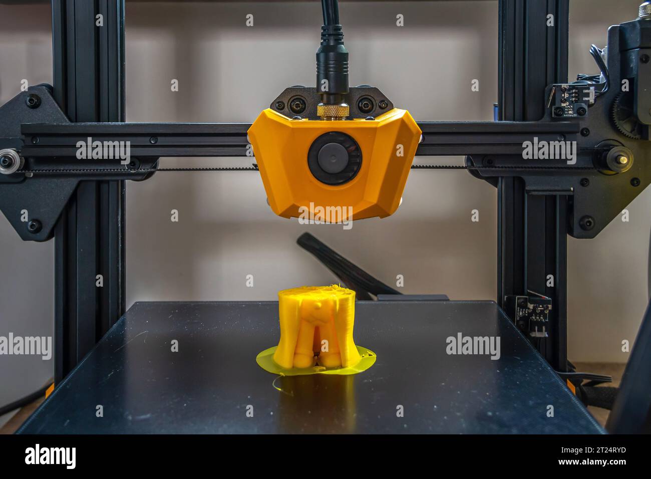 Work on 3d printer modeling hi-res stock photography and images - Alamy