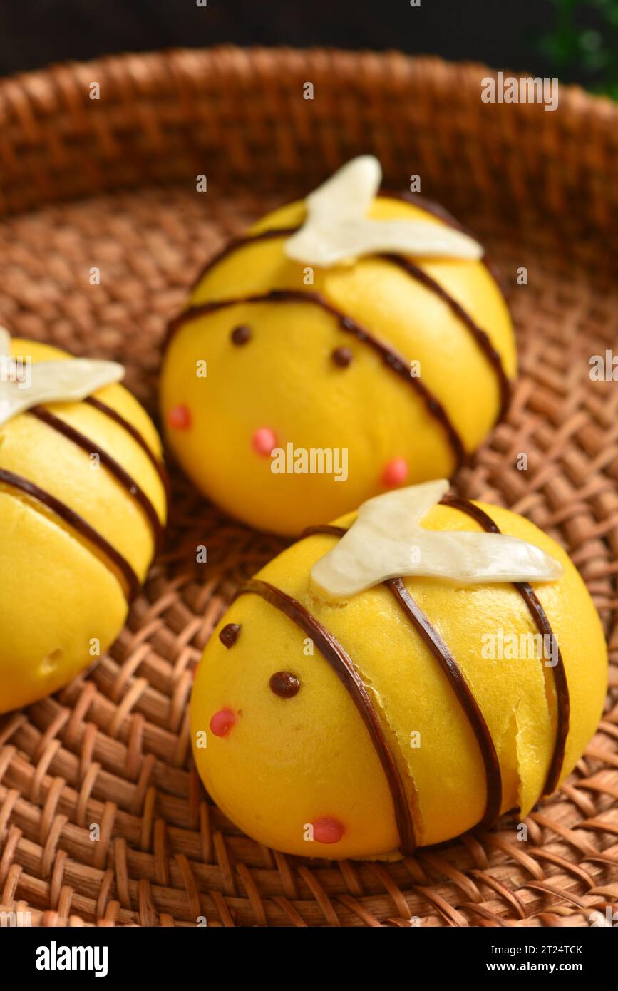 dim sum-Chinese steamed bun,baozi,man tou, honeybee shape bun Stock ...