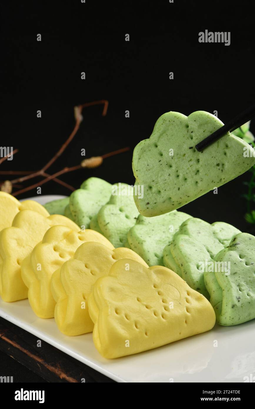dim sum-Chinese steamed bun,baozi,man tou, Lotus Leaf Bun Stock Photo ...
