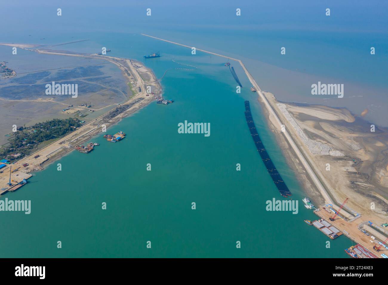 Matarbari deep sea port hi-res stock photography and images - Alamy