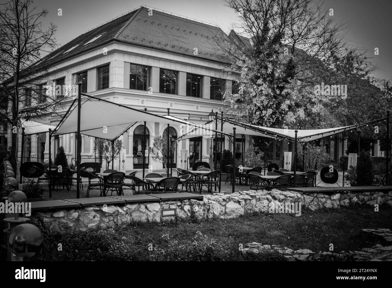 Empty restaurant black and white Stock Photo - Alamy