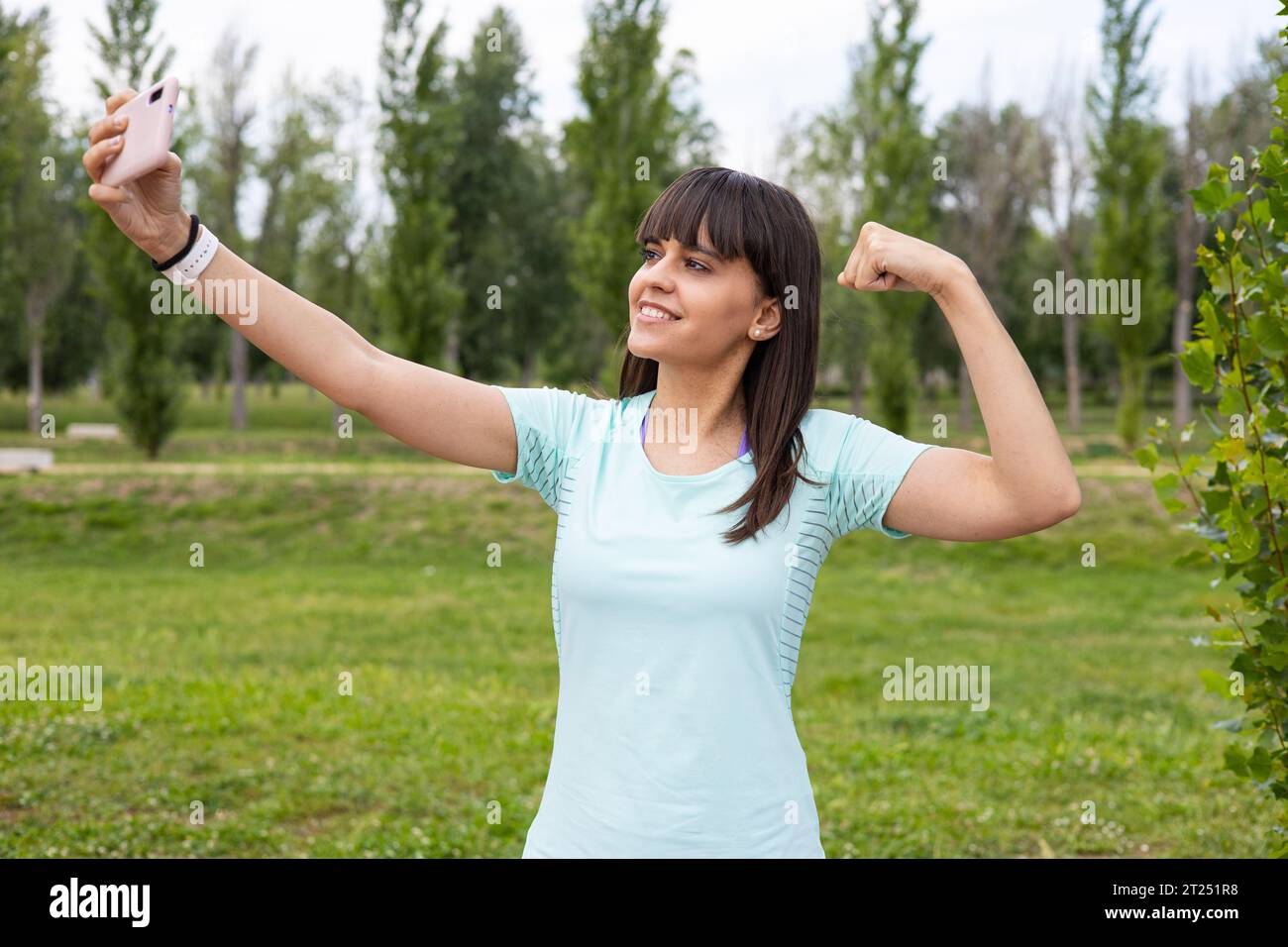 Runner taking selfie hi-res stock photography and images - Alamy