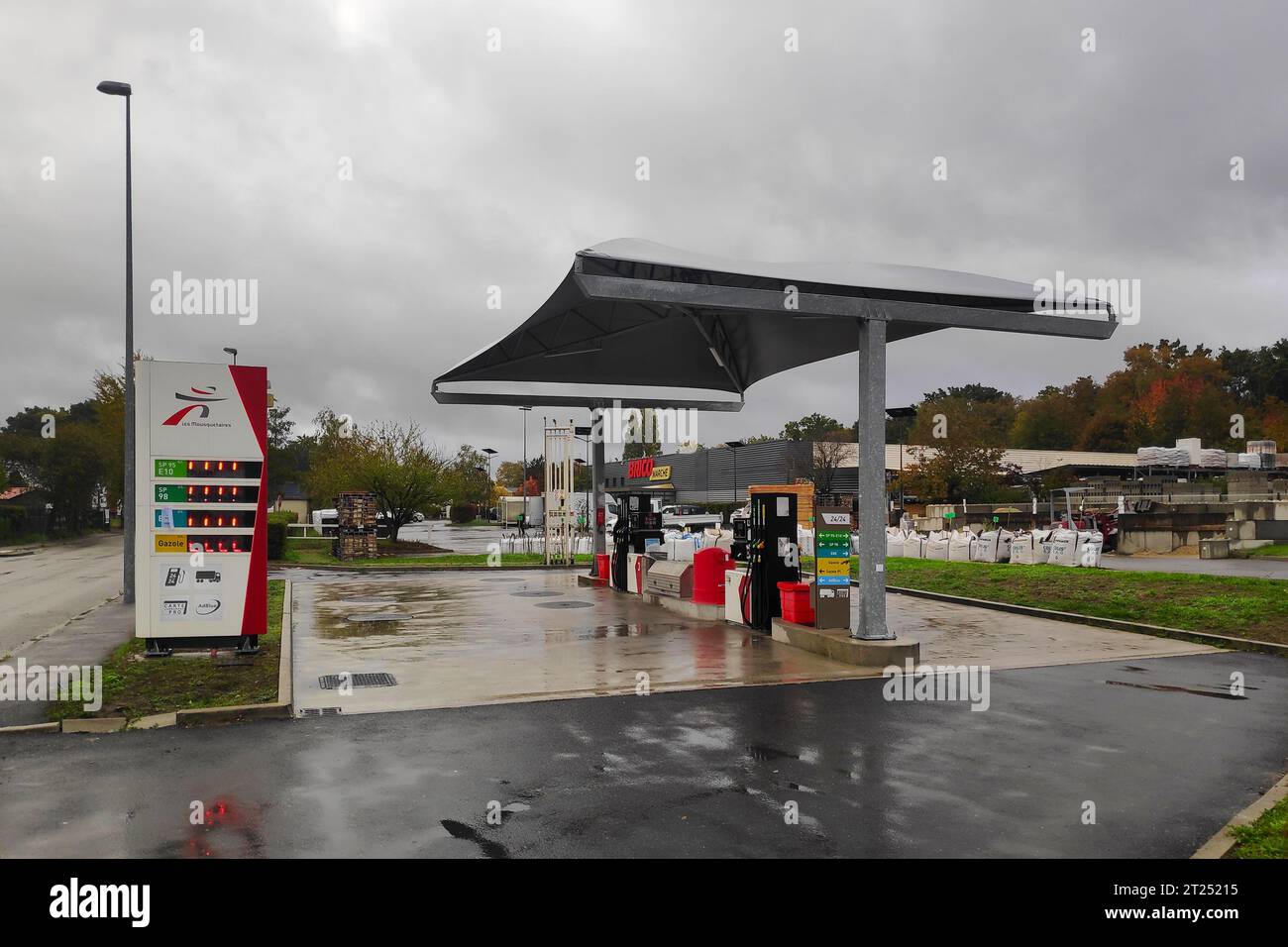 Lamorlaye, France - October 15 2022: Gas station closed due to the ...