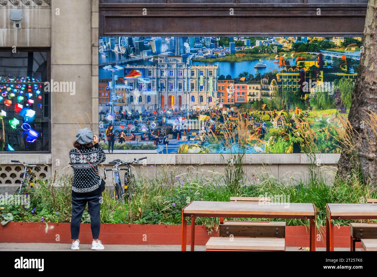 Pedestrianised strand hi-res stock photography and images - Alamy
