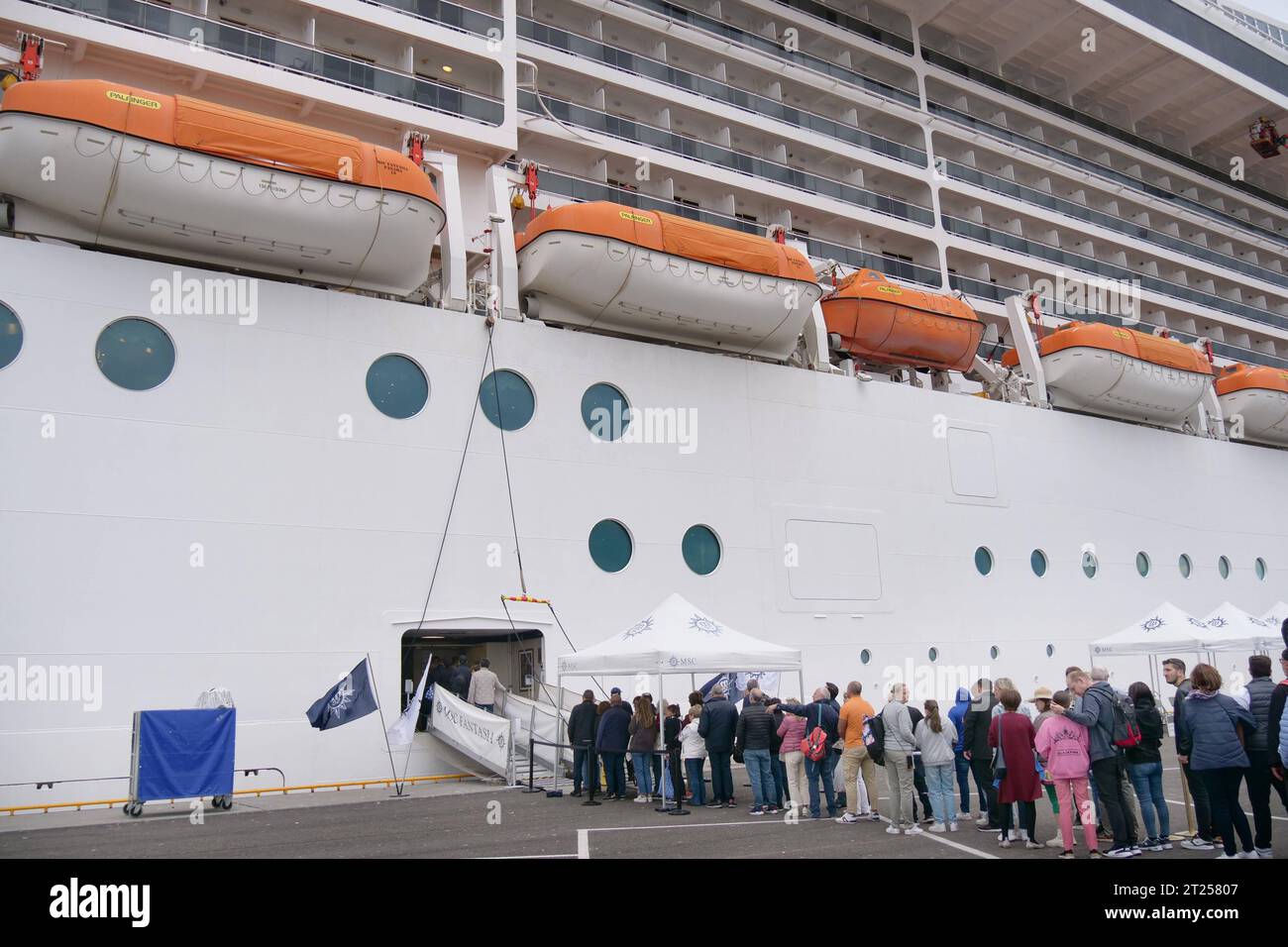Kreuzfahrten-Kreuzfahrtschiff MSC Fantasia Fotoeindruecke bei einer 8 ...