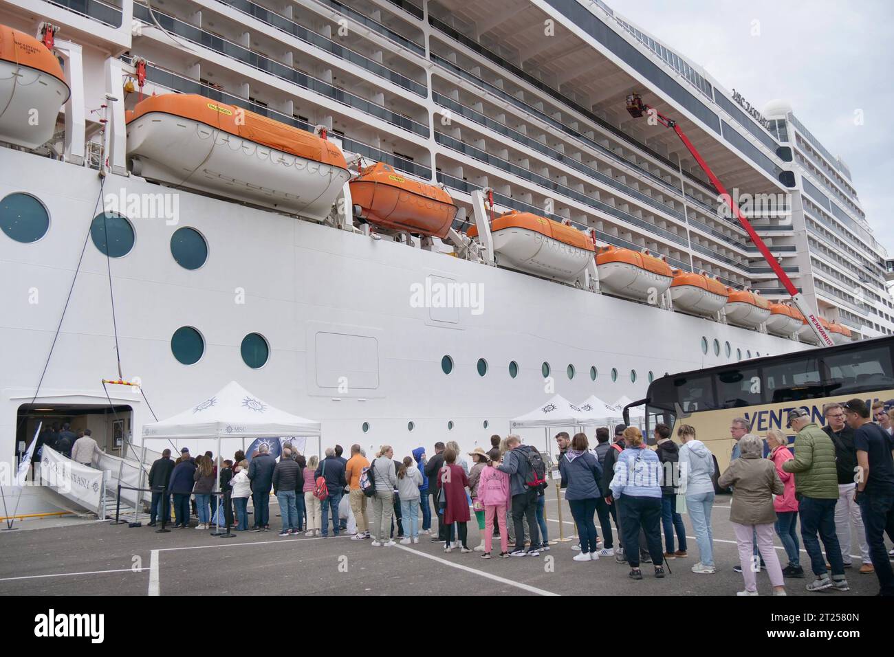 Kreuzfahrten-Kreuzfahrtschiff MSC Fantasia Fotoeindruecke bei einer 8 ...