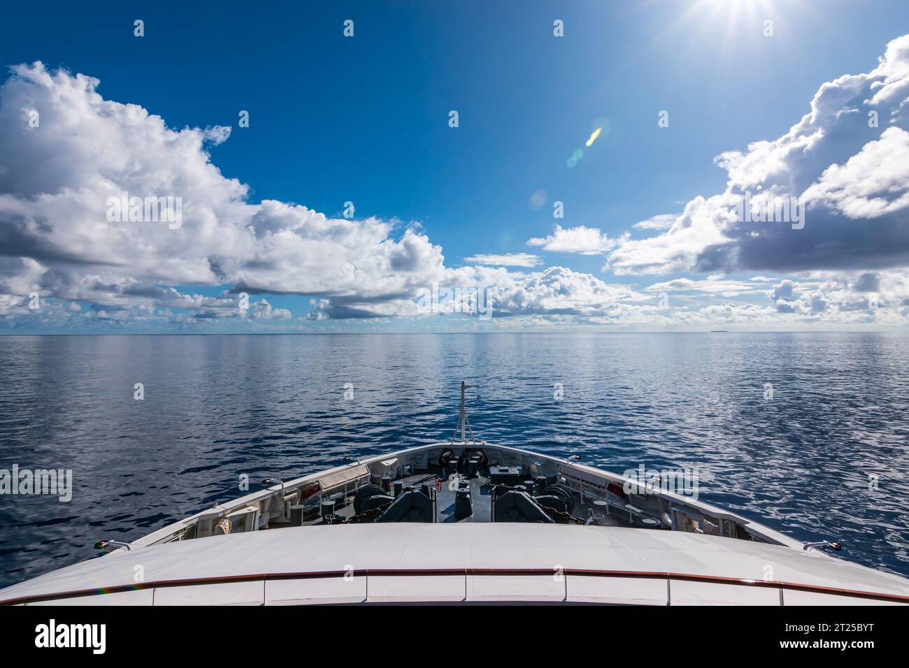 Bow of expedition cruise ship on the ocean Stock Photo - Alamy