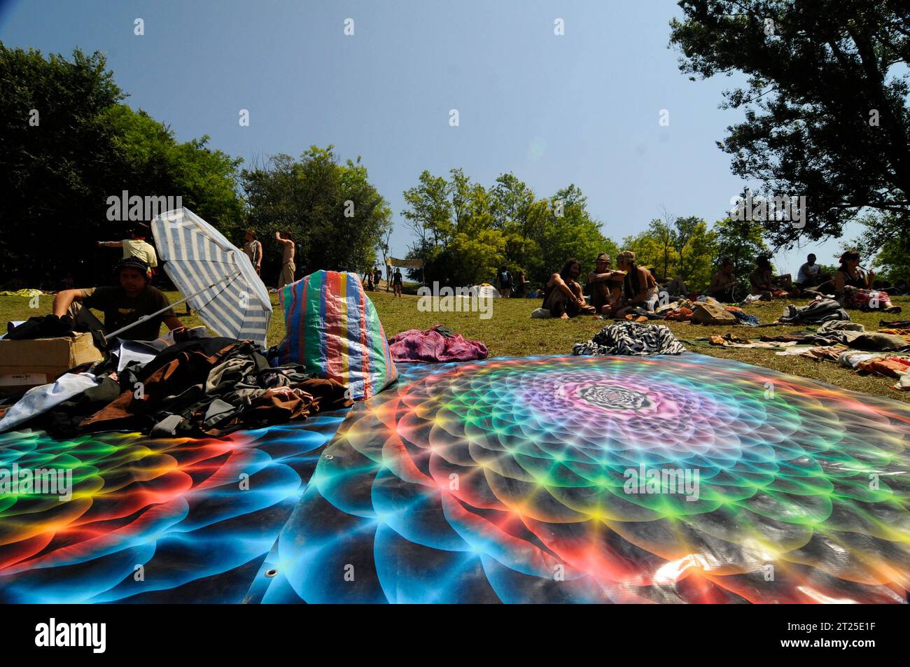 Picknick in der sonne hi-res stock photography and images - Alamy