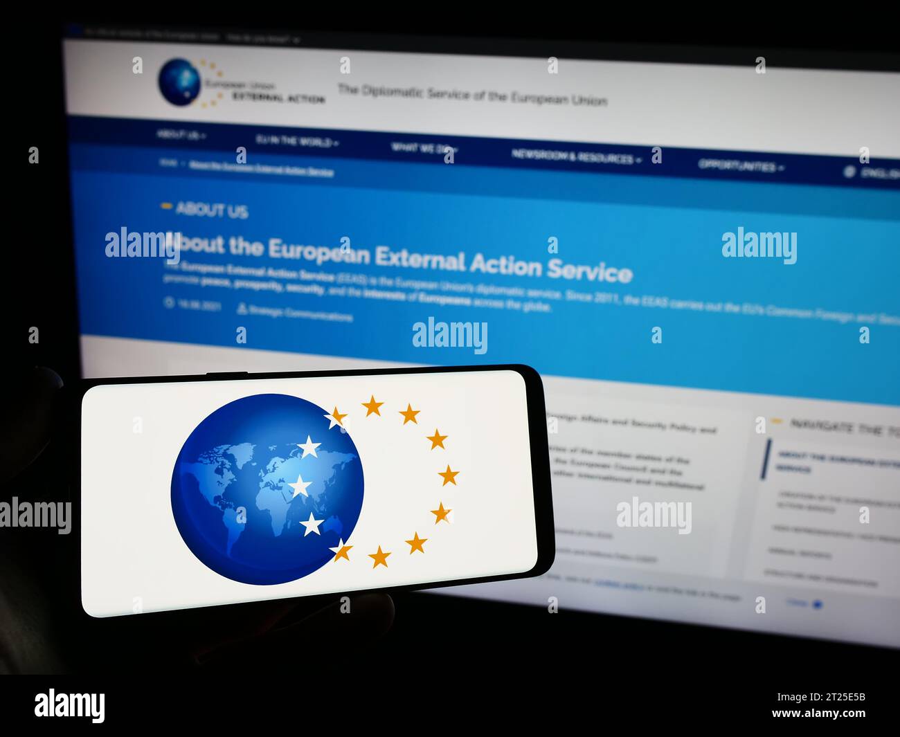 Security policy hi-res stock photography and images - Alamy