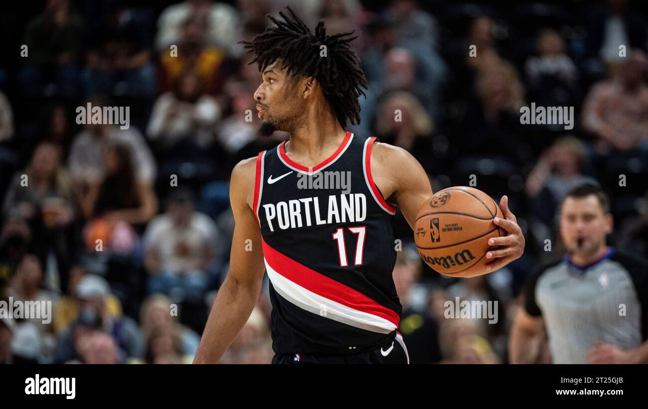 Portland Trail Blazers guard Shaedon Sharpe (17) takes the ball up the ...