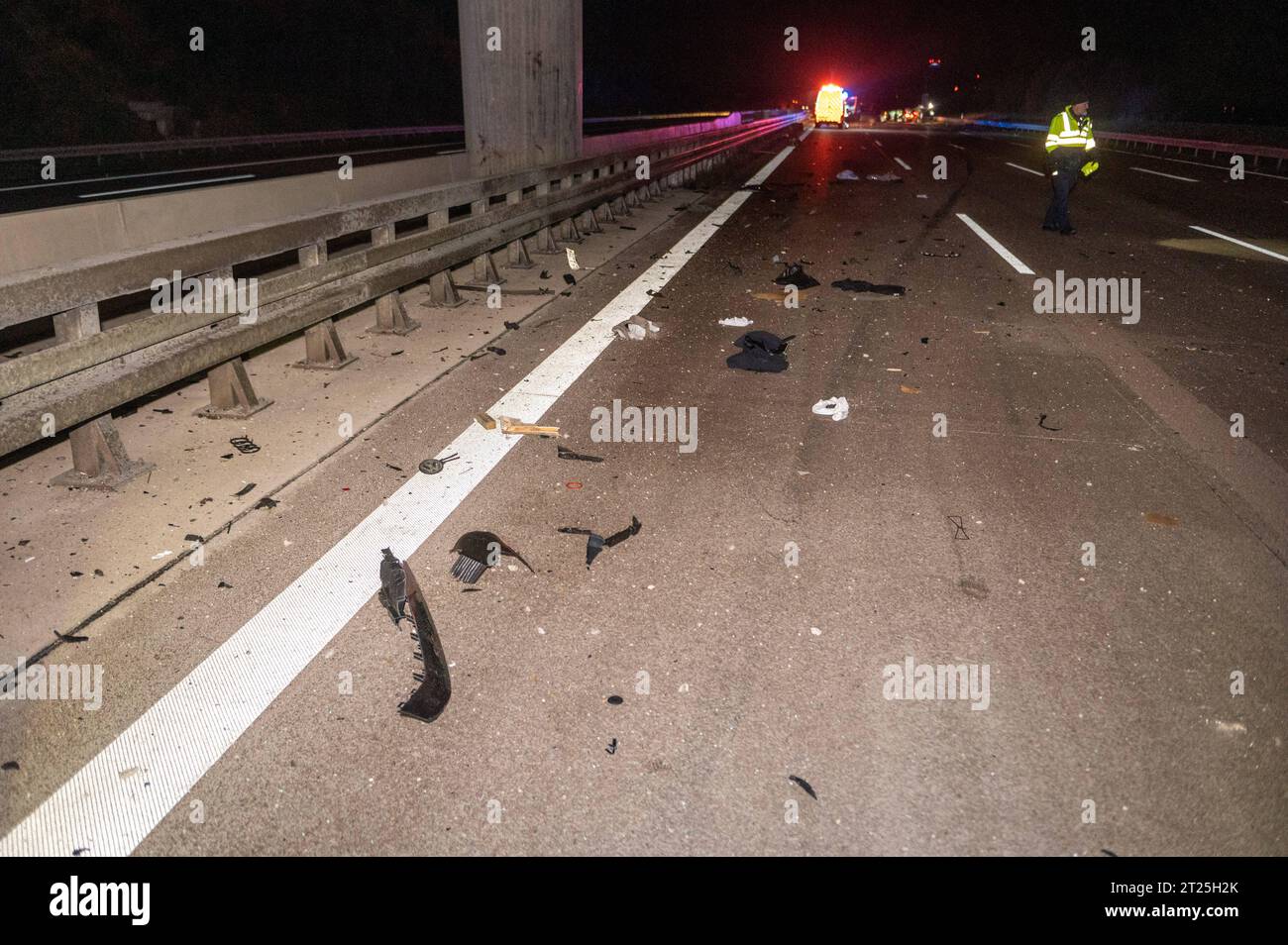 A14/Schkeuditz - Kleinbus, Audi und Seat krachen zusammen: Schwerer Unfall mit vier Verletzten ...