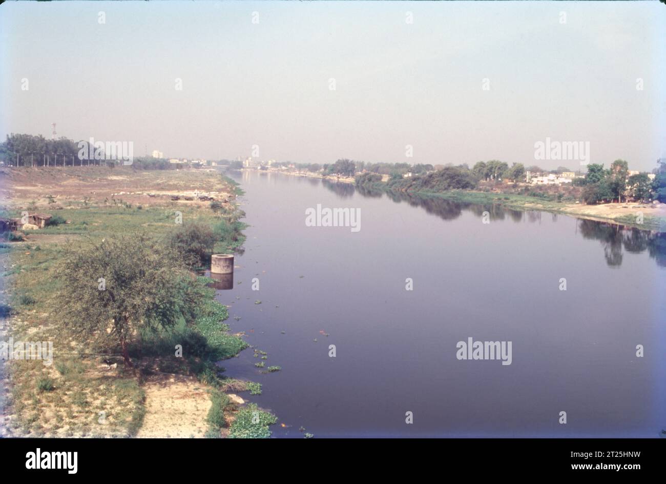 Banks of Gomti River, Lucknow, Utter Pradesh, India Stock Photo - Alamy