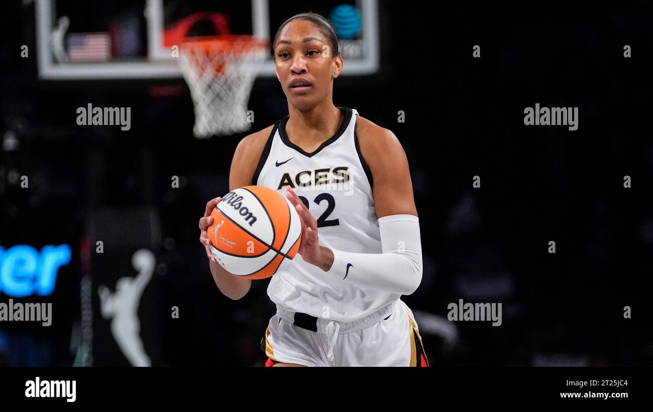 Las Vegas Aces' A'ja Wilson (22) looks to pass during the first half in ...