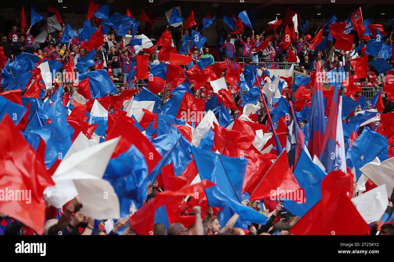 Crystal palace fans display their flag hi-res stock photography and ...