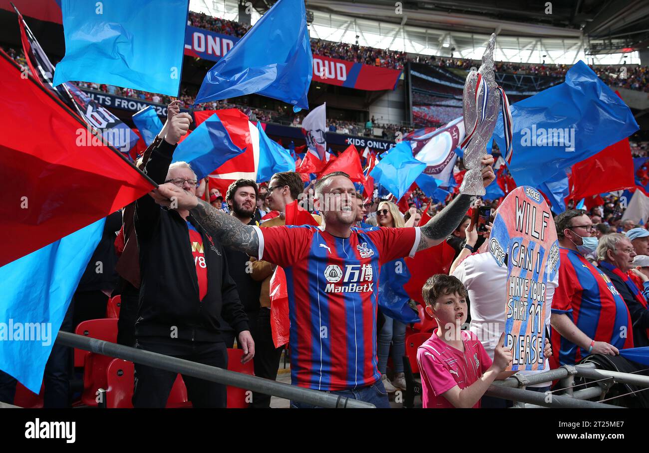 Crystal Palace fans holding aloft a home made FA Cup Trophy and ...
