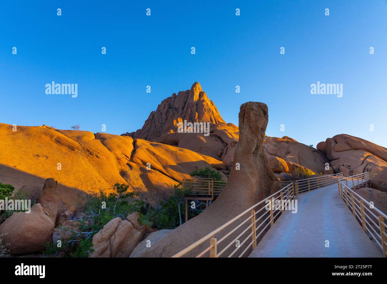 The Spitzkoppe (AKA Spitzkop, Groot Spitzkop, or the "Matterhorn of ...