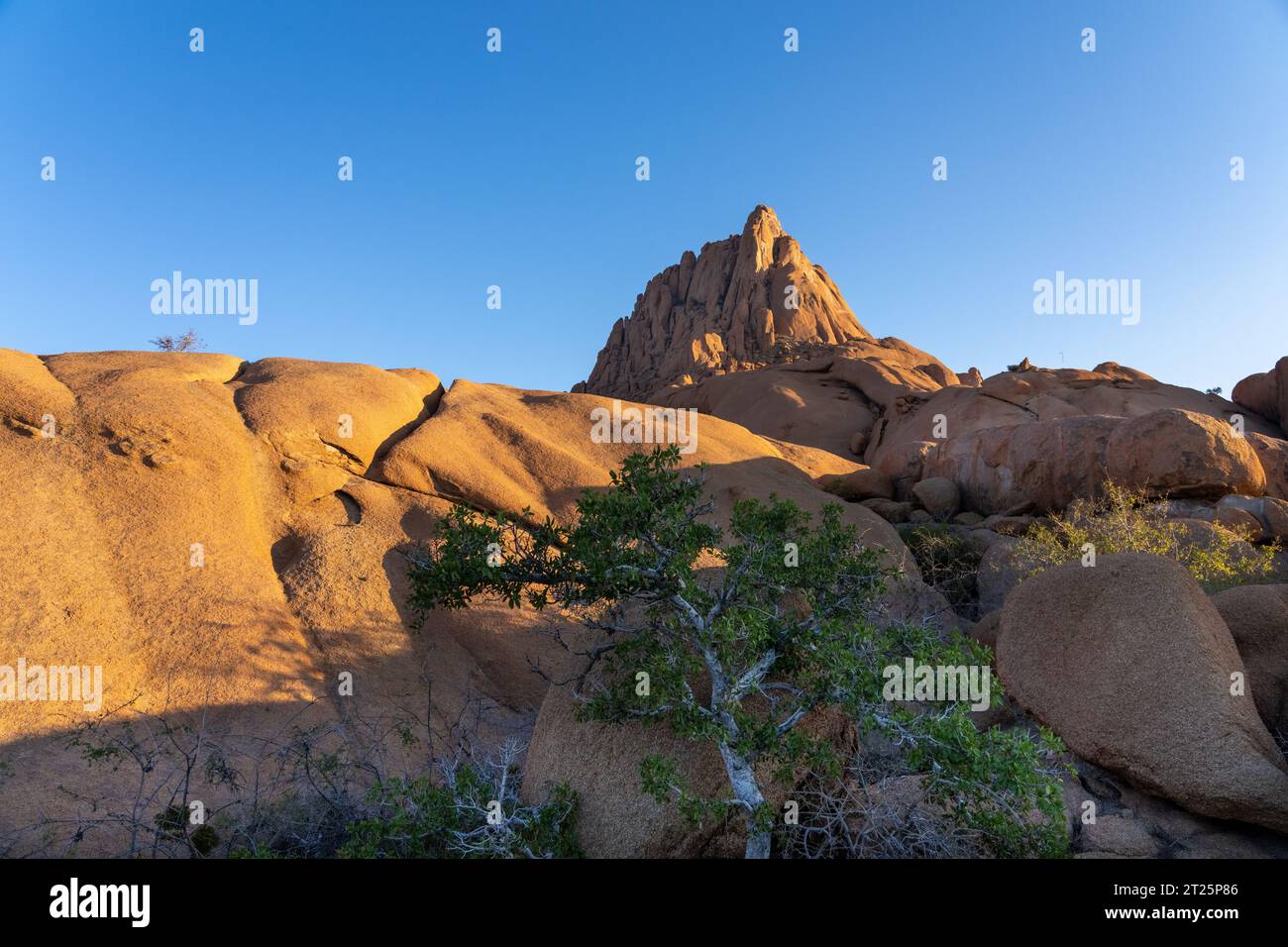The Spitzkoppe (AKA Spitzkop, Groot Spitzkop, or the "Matterhorn of ...