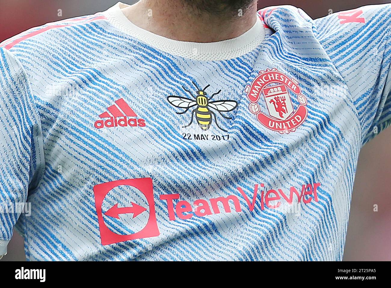 Manchester United players wearing a embroidered bee on there match ...