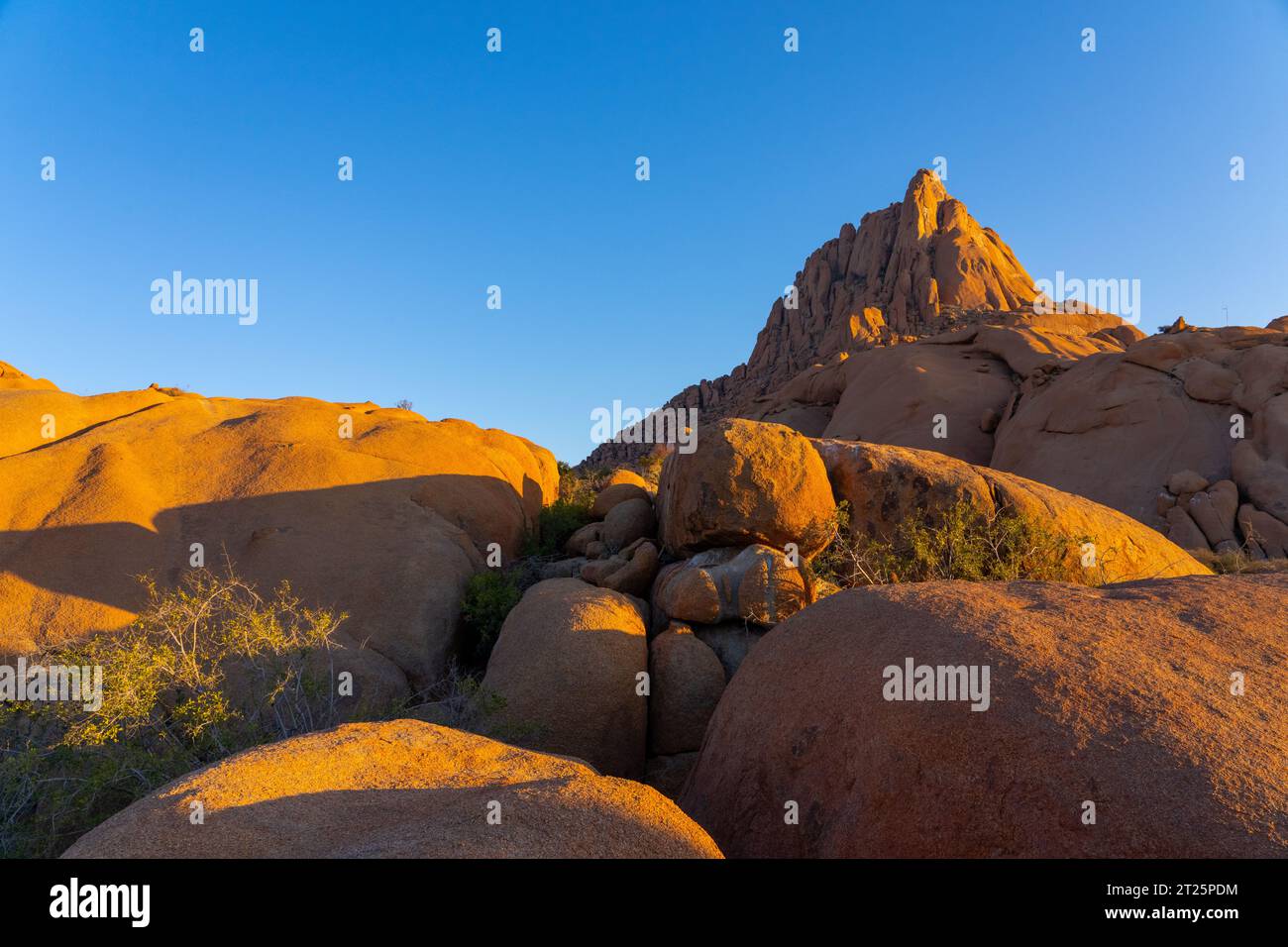 The Spitzkoppe (AKA Spitzkop, Groot Spitzkop, or the "Matterhorn of ...