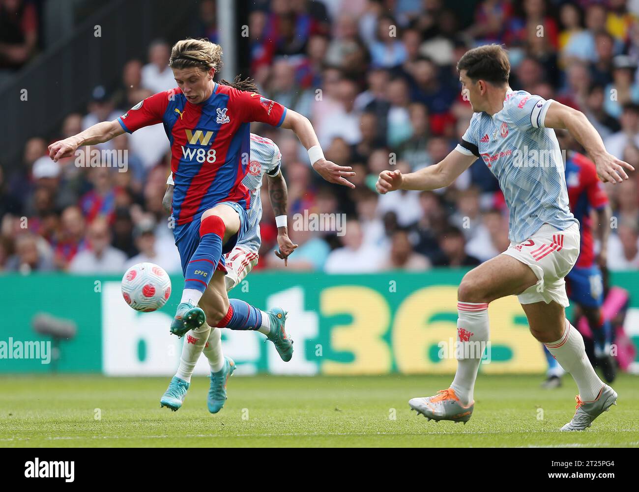 Conor Gallagher of Crystal Palace on the ball under pressure from Harry ...