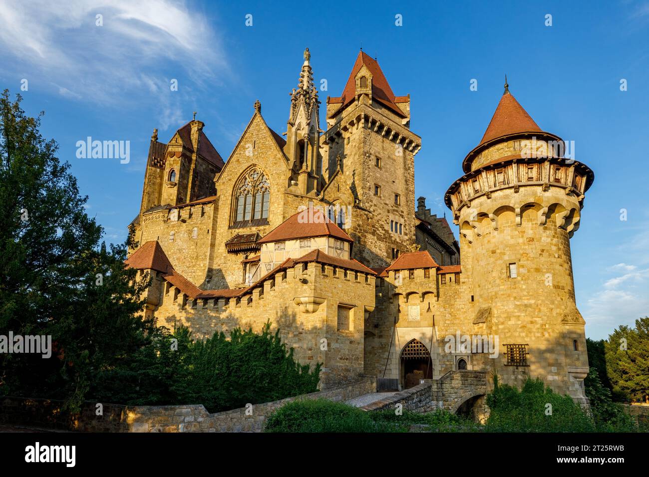 Kreuzenstein castle hi-res stock photography and images - Alamy