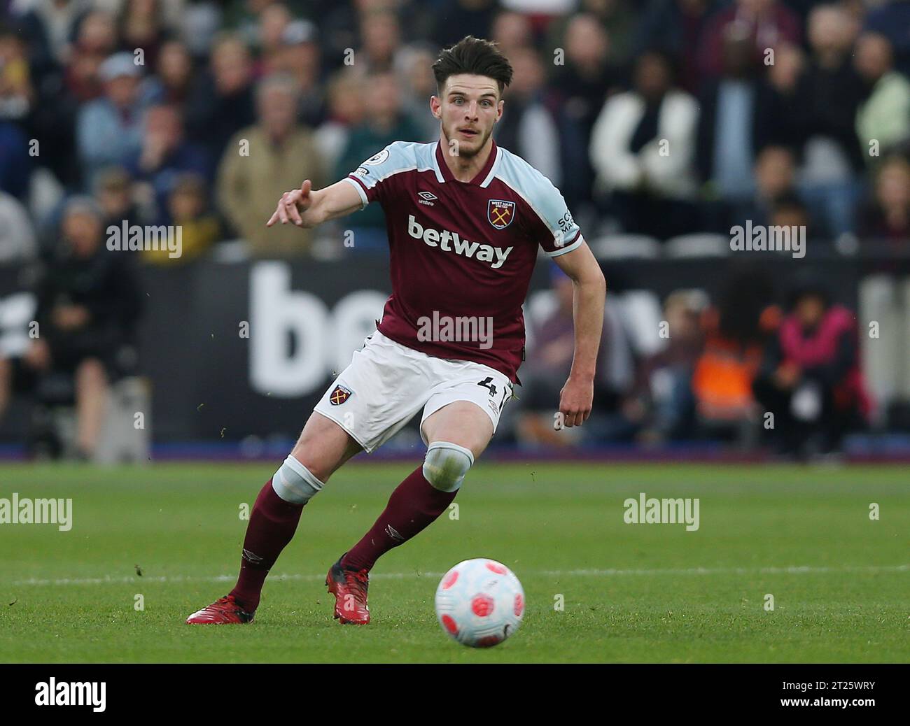 Declan Rice of West Ham United on the ball against Arsenal. - West Ham ...